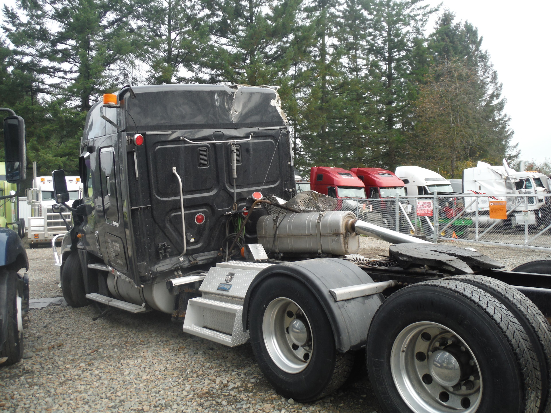 F143- Freightliner Cascadia | Payless Truck Parts