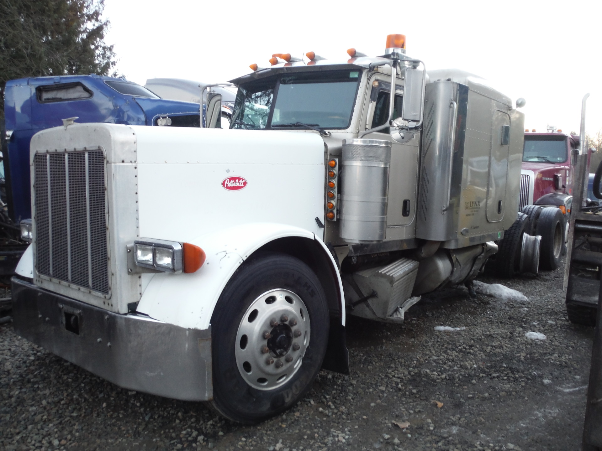 P129 - Peterbilt 379 | Payless Truck Parts