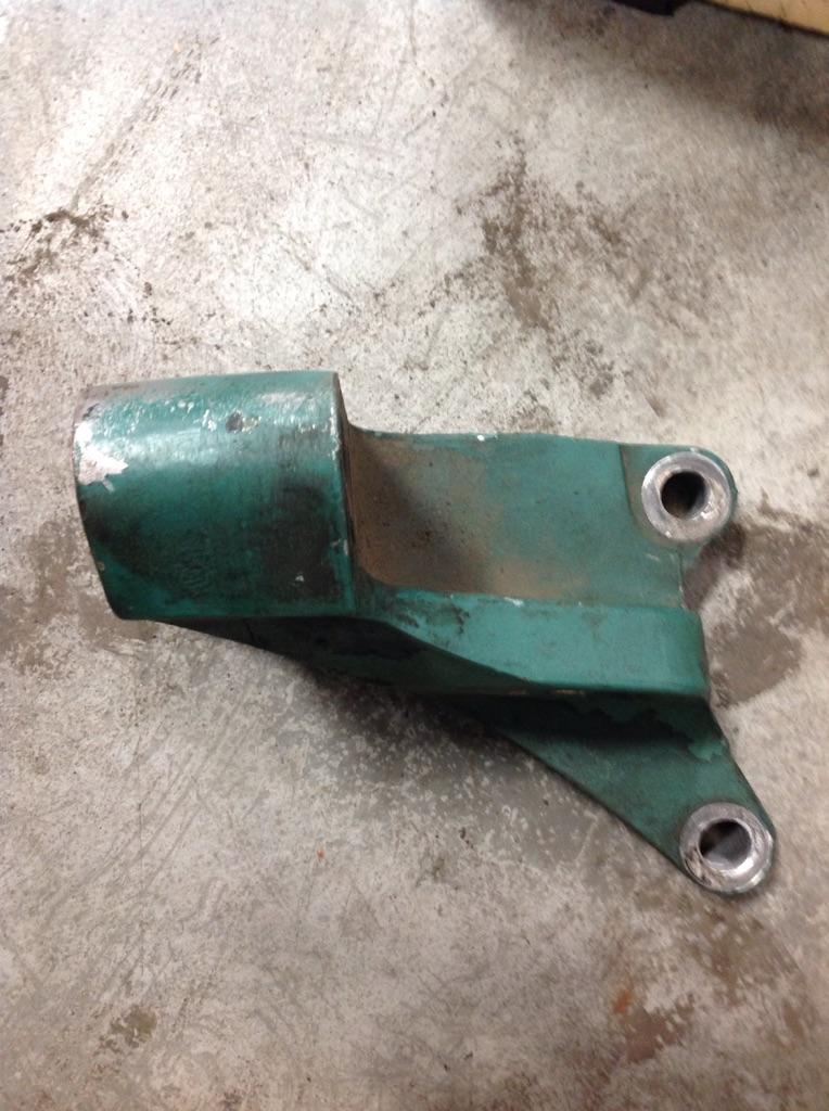 Volvo D13 Engine Mounts | Payless Truck Parts