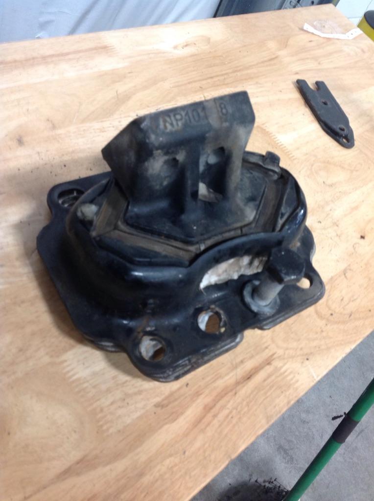 2015 Paccar T680 Engine Mounts | Payless Truck Parts