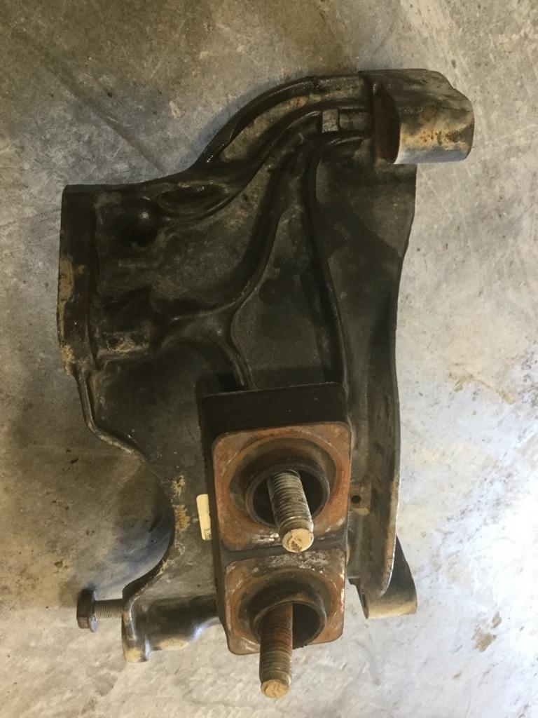 Detroit Engine Mounts | Payless Truck Parts