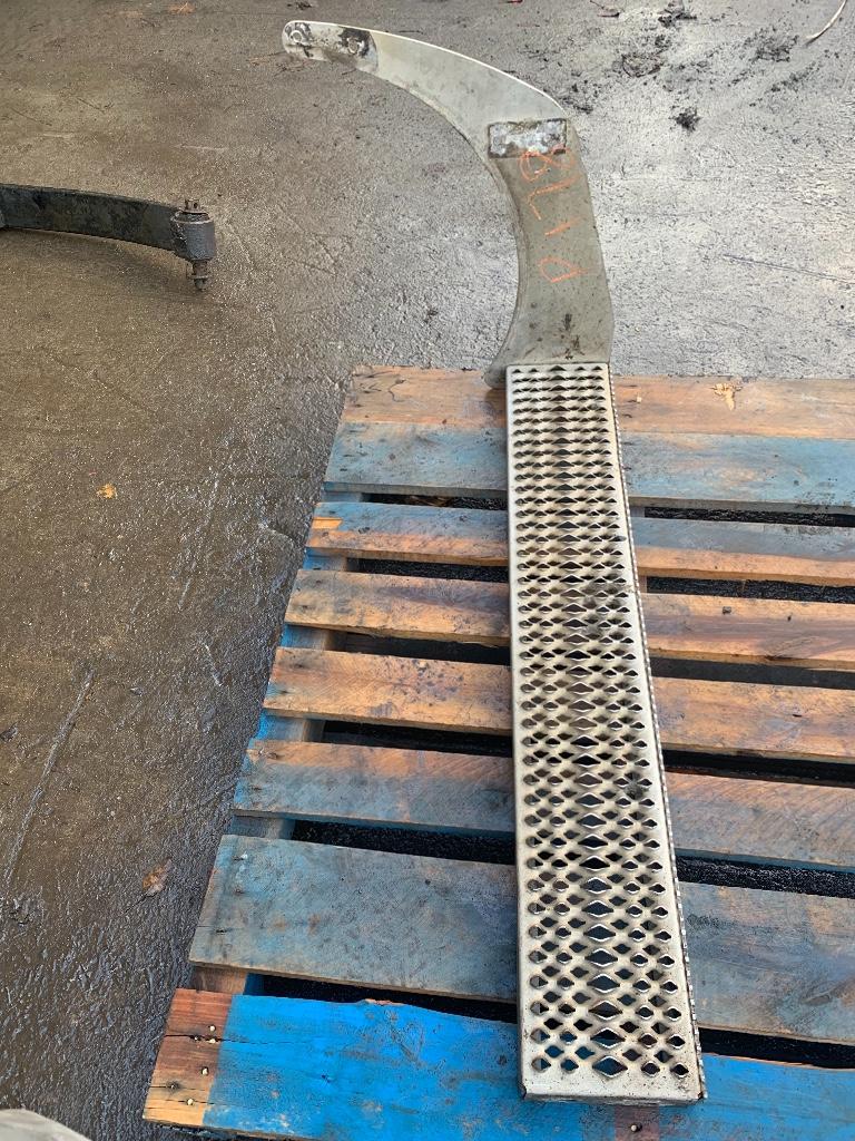 2014 Peterbilt 367 Brackets, Misc. | Payless Truck Parts