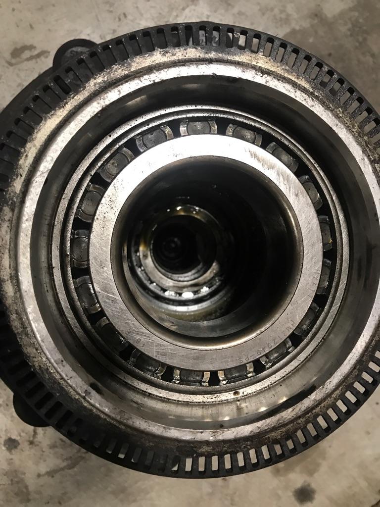 2017 Freightliner Cascadia Hub | Payless Truck Parts