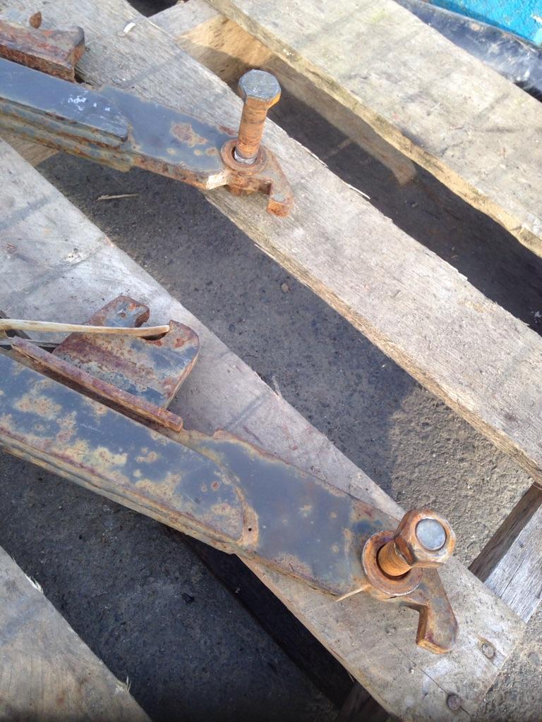 Volvo Brackets, Misc. | Payless Truck Parts