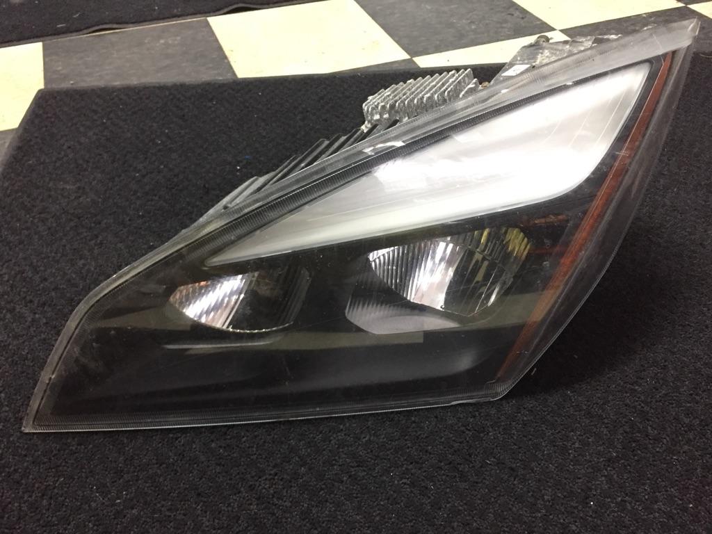 Freightliner Cascadia Headlamp Assembly | Payless Truck Parts