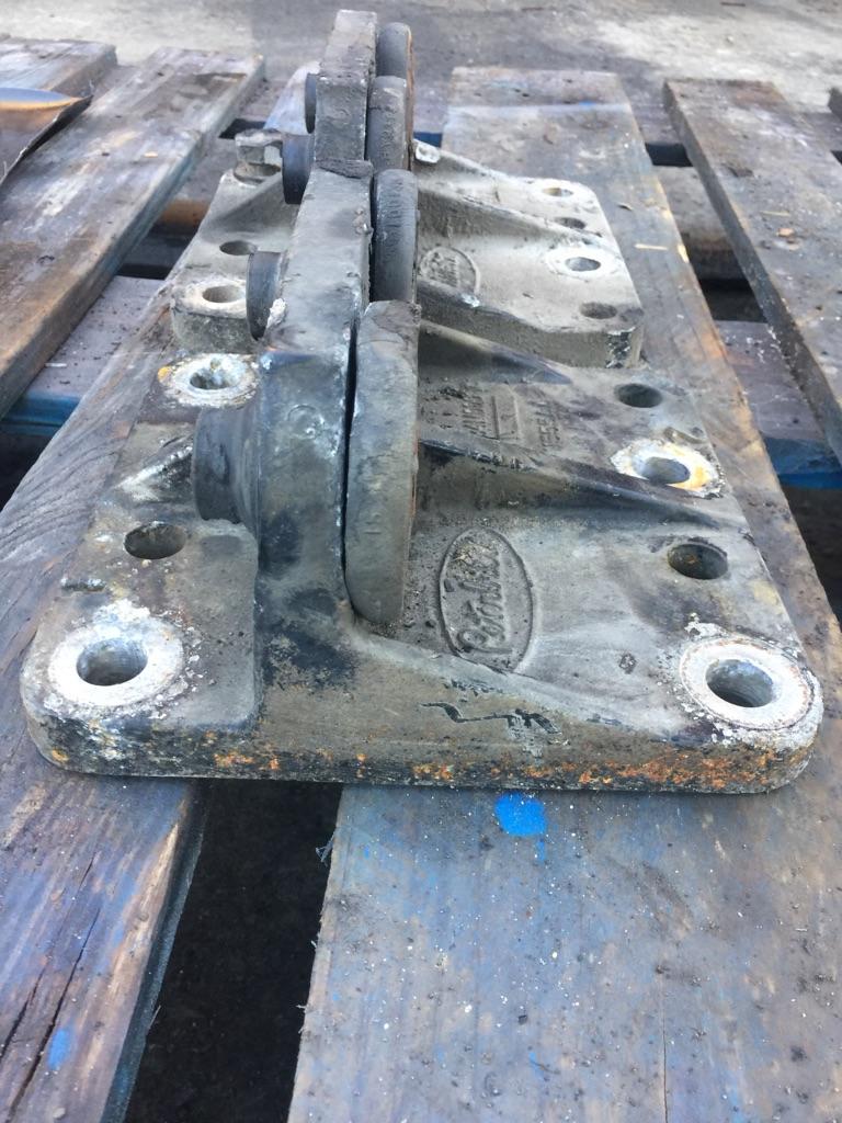 2006 Peterbilt 379 Engine Mounts | Payless Truck Parts