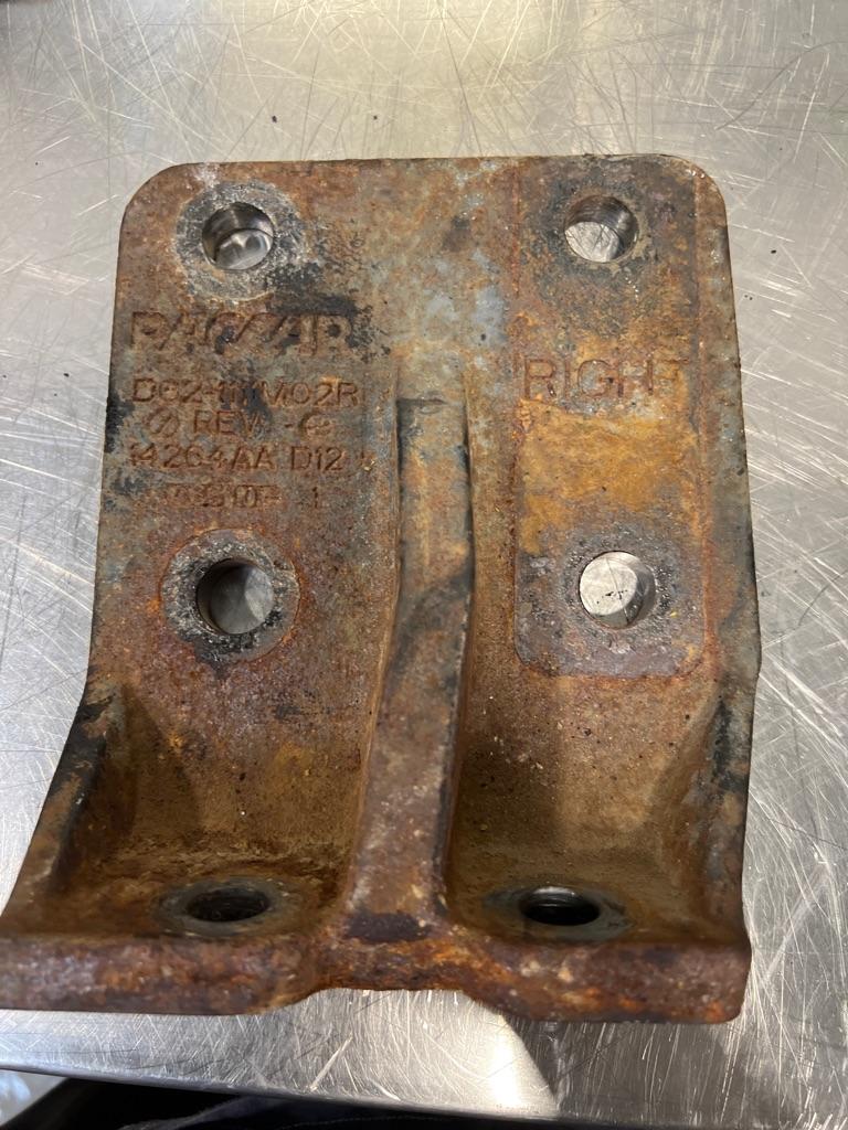 Paccar Engine Mounts | Payless Truck Parts