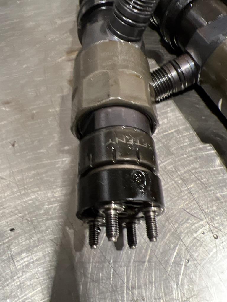 Detroit DD15 Fuel Injector | Payless Truck Parts