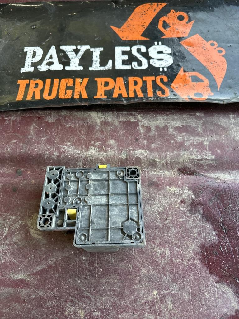 FUSE BOX | Payless Truck Parts