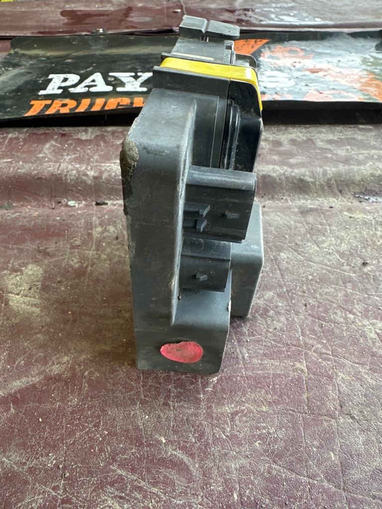 FUSE BOX | Payless Truck Parts
